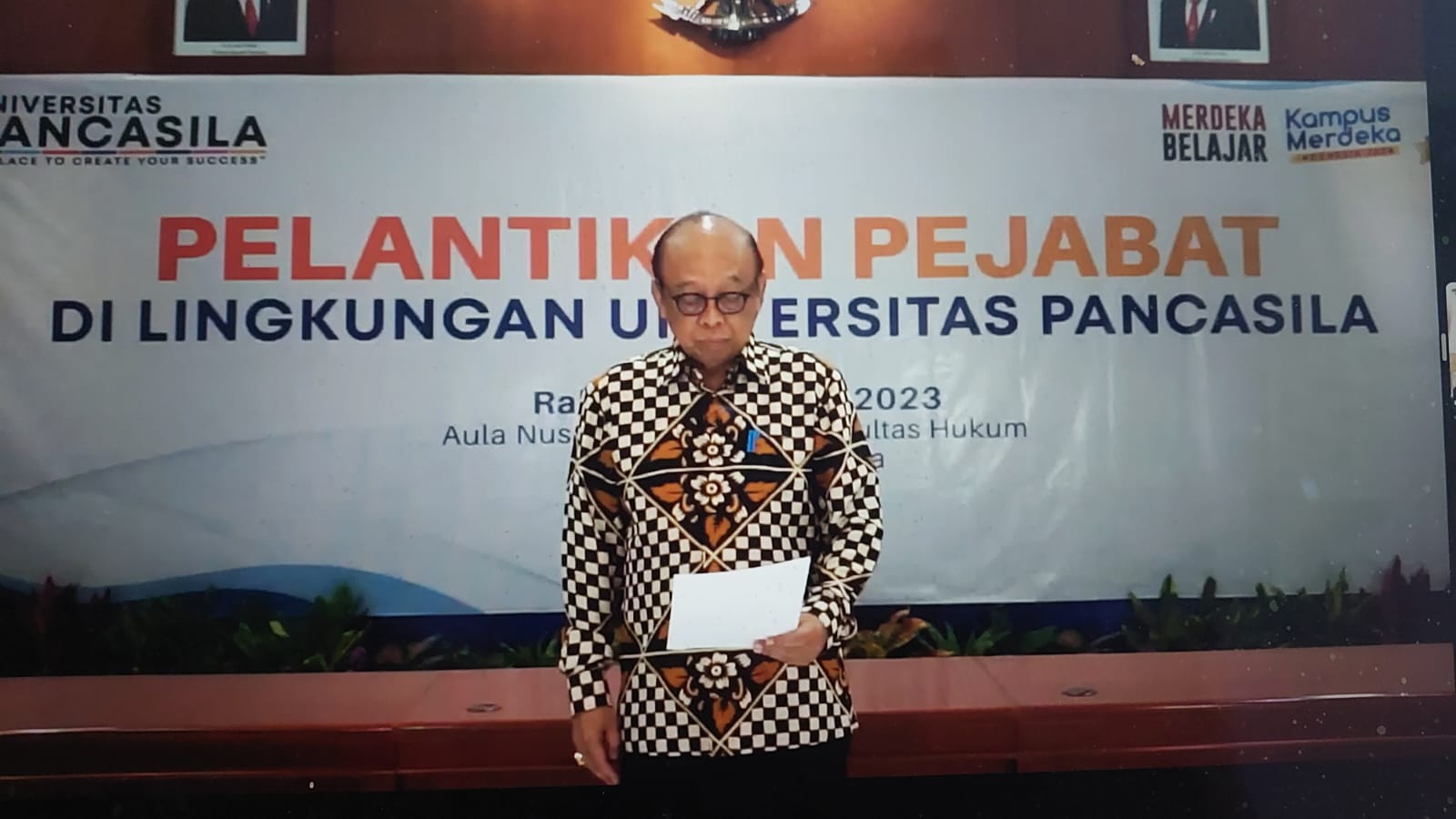 Kumpulan Foto Peluncuran dan Bedah Buku “Absurditas Komunikasi” Prof ...