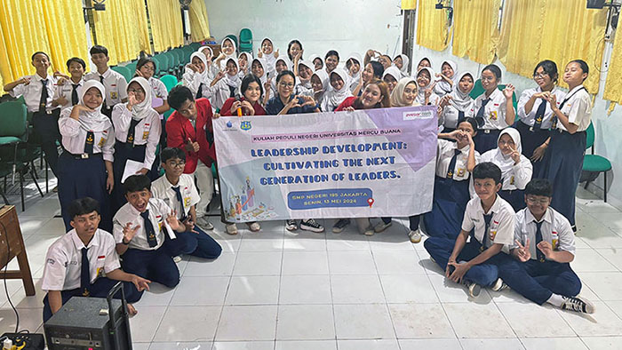 Kuliah Peduli Negeri Mahasiswa Fikom Mercu Buana Mengajak OSIS SMPN 195 ...